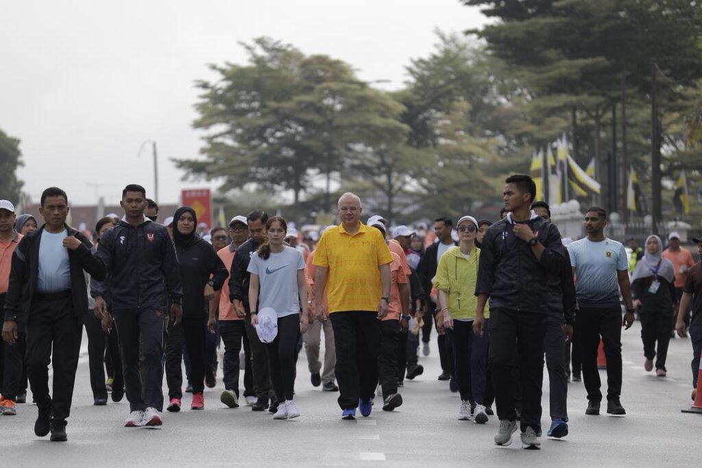 Hujan renyai tidak halang kemeriahan Larian Hari Keputeraan Sultan ...