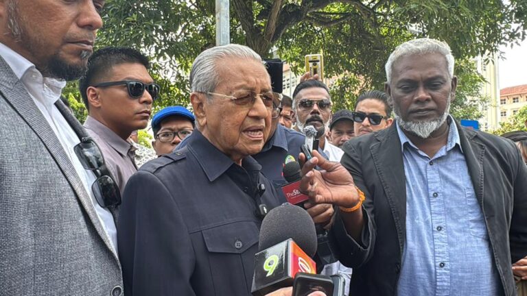 Dr. Mahathir dakwa Anwar tandatangan ART dengan AS tanpa prosedur sah