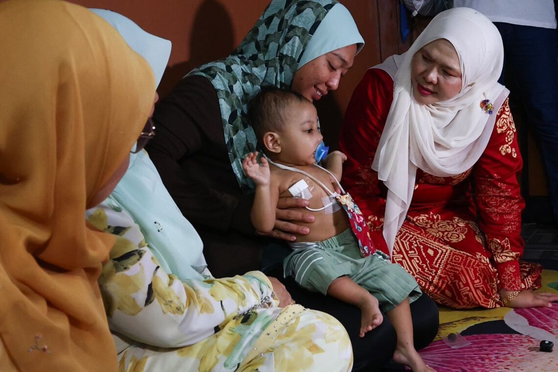 Kerajaan Perak bantu bayi 14 bulan hidap ketumbuhan - Utusan Malaysia