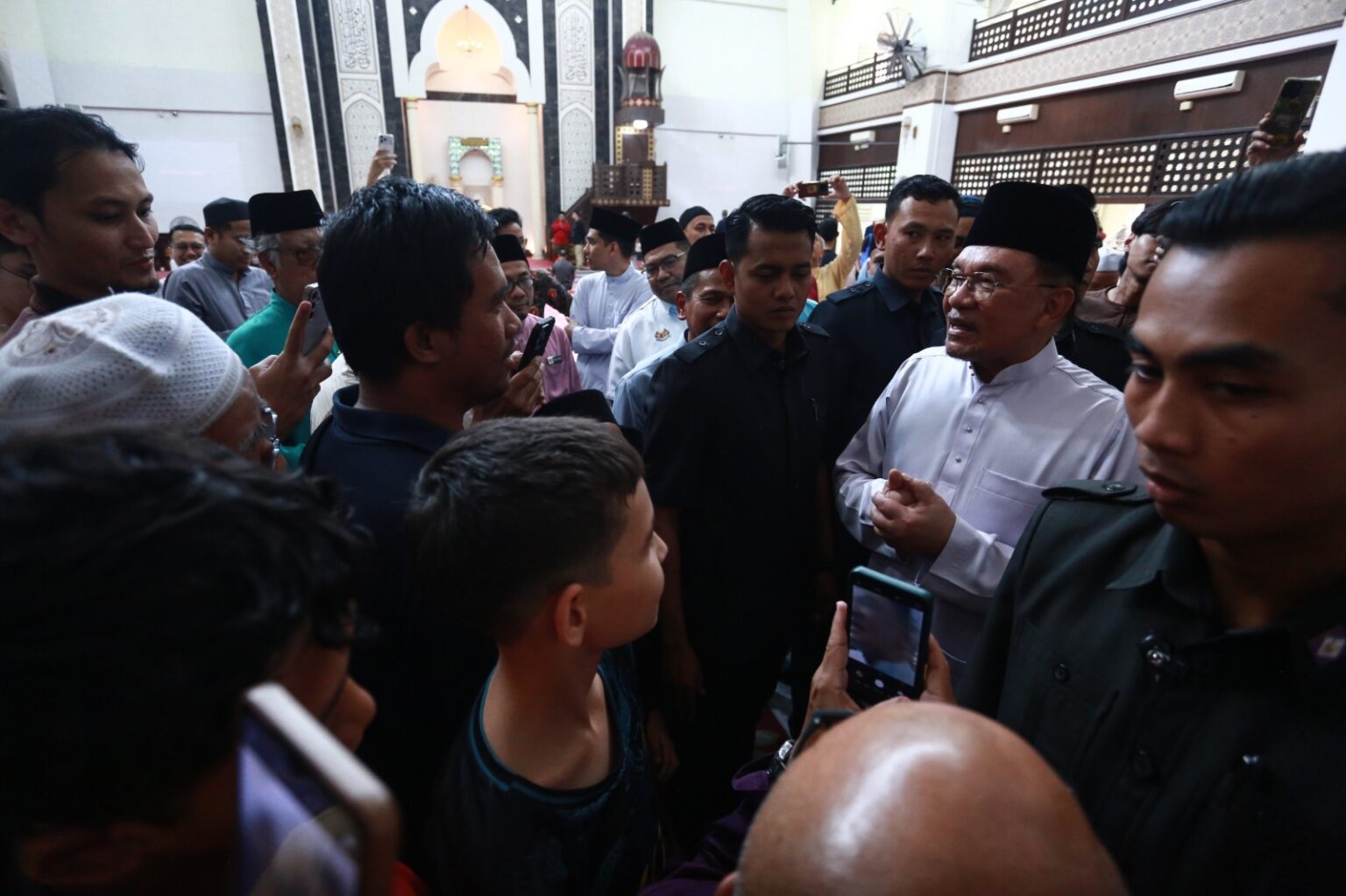 Jangan pandang serong kementerian, pasukan keselamatan