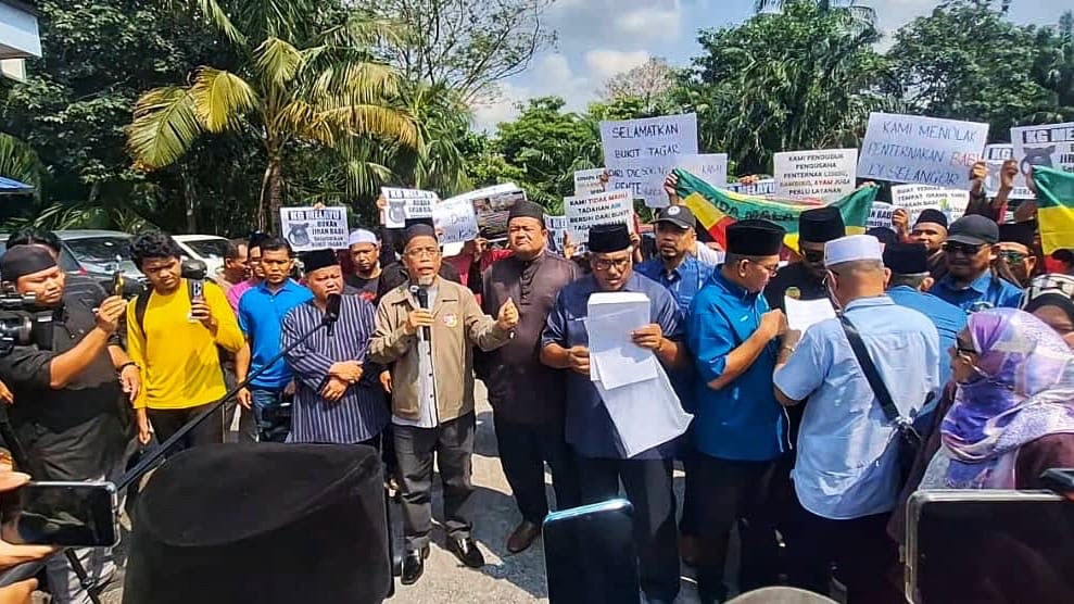 Bina ladang di kawasan majoriti pemakan daging babi