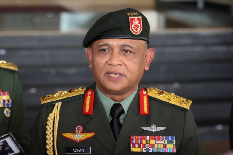 Bertenang, terus laksanakan tanggungjawab - Azhan