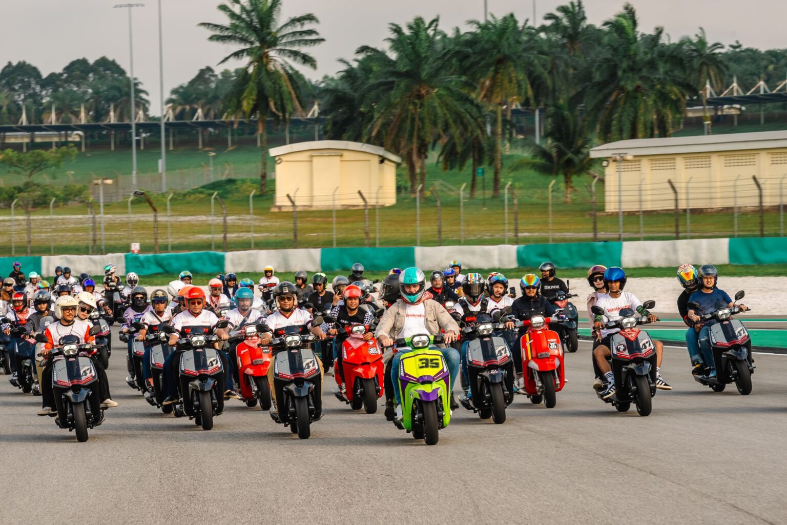 818 pemilik Lambretta ‘berlumba’ di litar Sepang