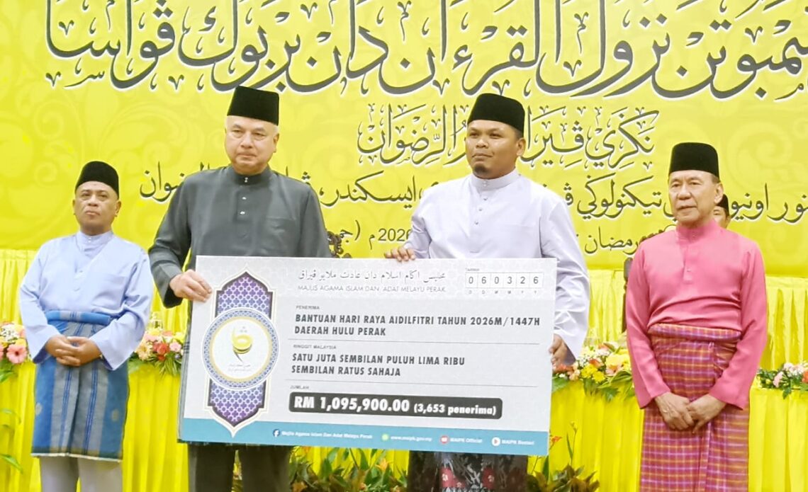 Sultan Perak sampaikan bantuan Aidilfitri - Utusan Malaysia