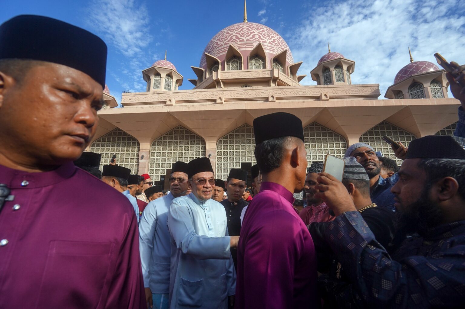 PM sertai 10,000 jemaah solat sunat Aidiladha di Masjid Putra