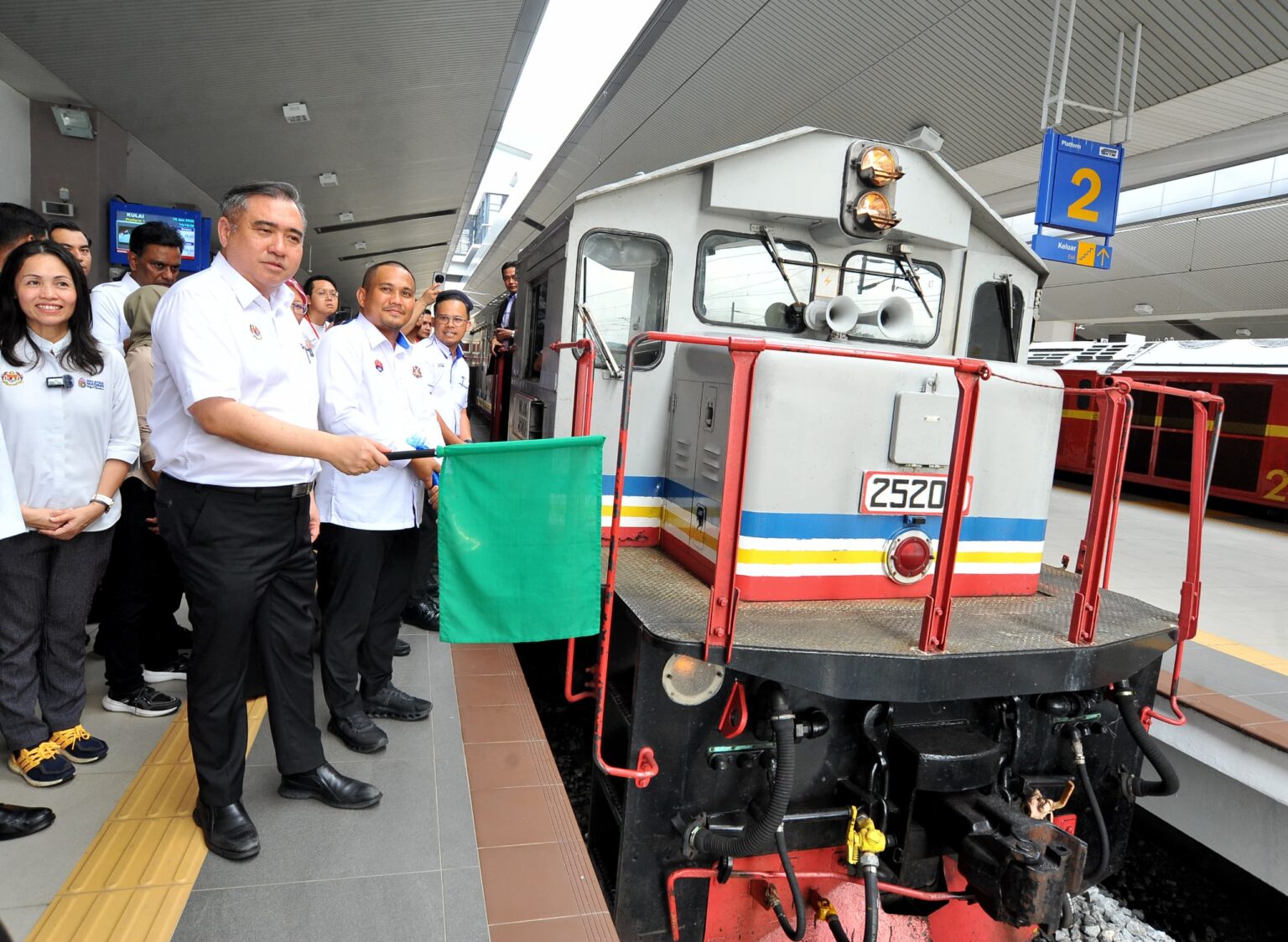 Anthony Loke lancar Shuttle Selatan, hubungkan Kulai-JB Sentral ...