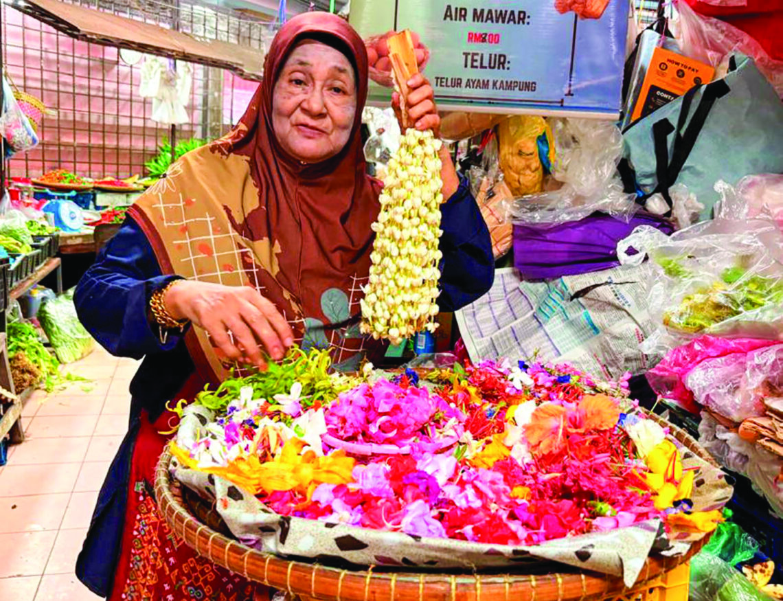 Bunga untuk mandi laris di Pasar Siti Khadijah