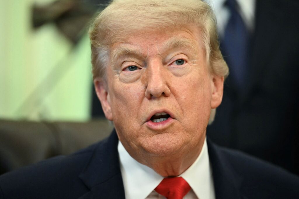 Trump sambut ulang tahun kelahiran ke-80 dengan pertarungan seni bela ...