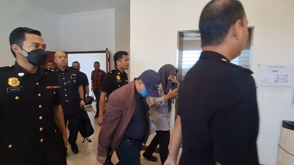Bekas pegawai Ikram berdepan denda RM500 juta - Utusan Malaysia