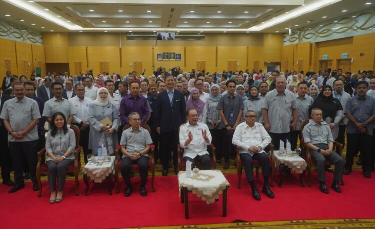 Syam Ghaz terajui J-Kom, Ismail ke PMO - Fahmi