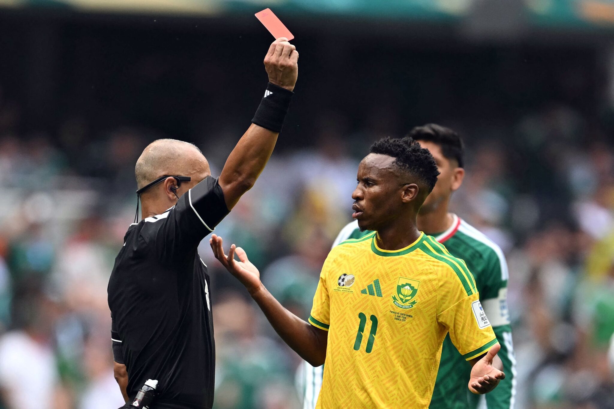 Tiga kad merah warnai aksi pembukaan Piala Dunia