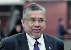 Hanipa cadang nama vaksin Covid-19 ‘Bossku’ - Utusan Malaysia