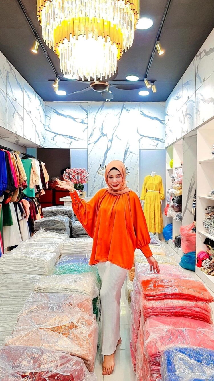 Dulu berniaga di bazar, kini miliki 11 butik pakaian - Utusan Malaysia