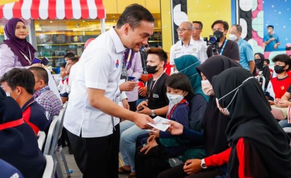 Lebih 1,000 anak yatim terima bantuan Anak Johor Prihatin