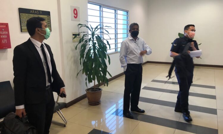 Pengarah syarikat pembinaan projek MRT2 dituduh rasuah, gubah wang haram - Utusan Malaysia