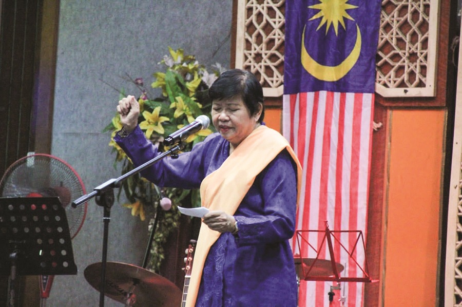 Malam puisi Malaysia manifestasi pelbagai kaum - Utusan Malaysia