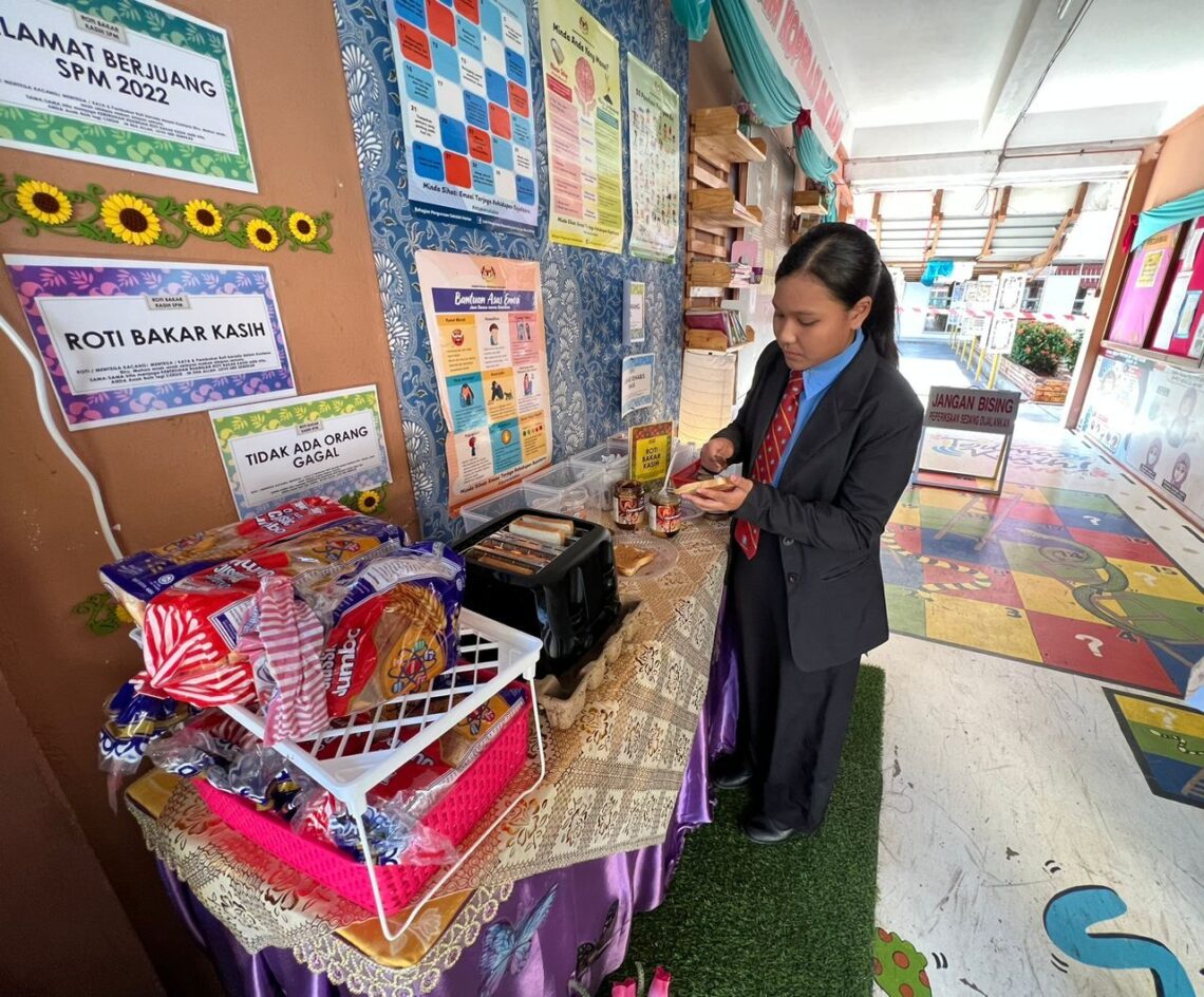 Guru SMK Arau kongsi duit sedia makanan kepada pelajar duduki SPM ...