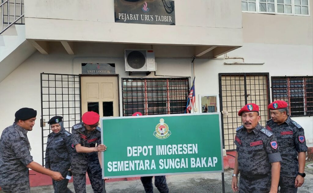 Imigresen hantar pulang lebih 12,000 tahanan tahun ini - Utusan Malaysia