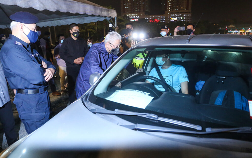 Tinjauan SJR malam raya - Utusan Malaysia