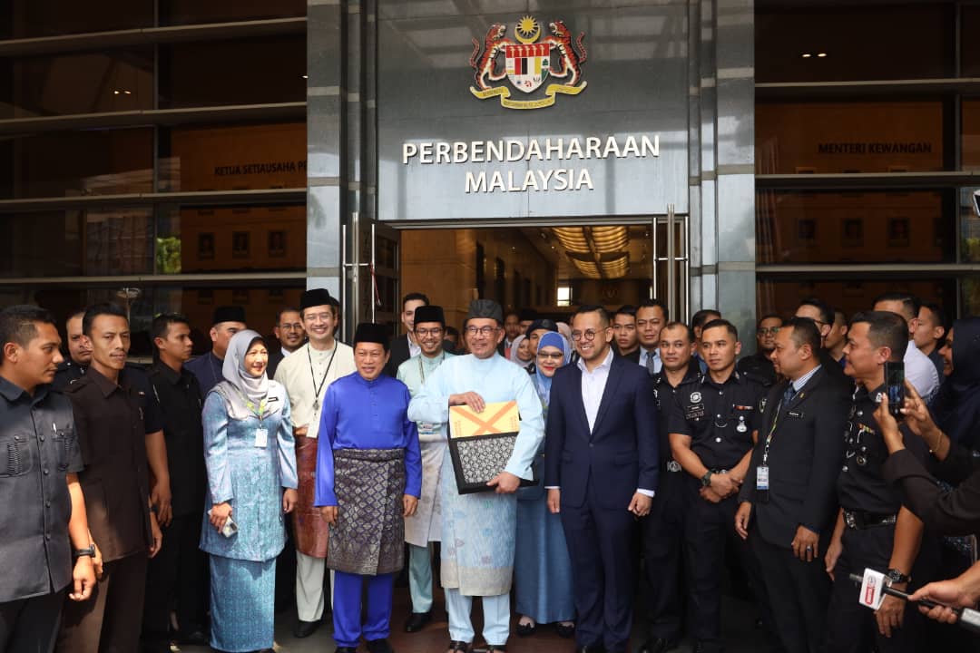 Anwar ke Parlimen untuk bentang Belanjawan 2023