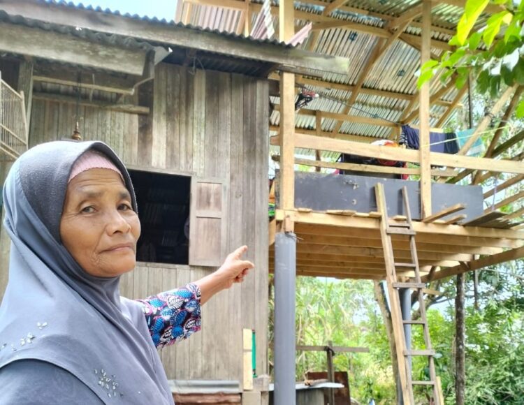 Bina stor tinggi simpan barang semasa banjir
