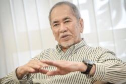 Wan Junaidi dikurnia gelaran Tun, dilantik Yang di-Pertua Sarawak