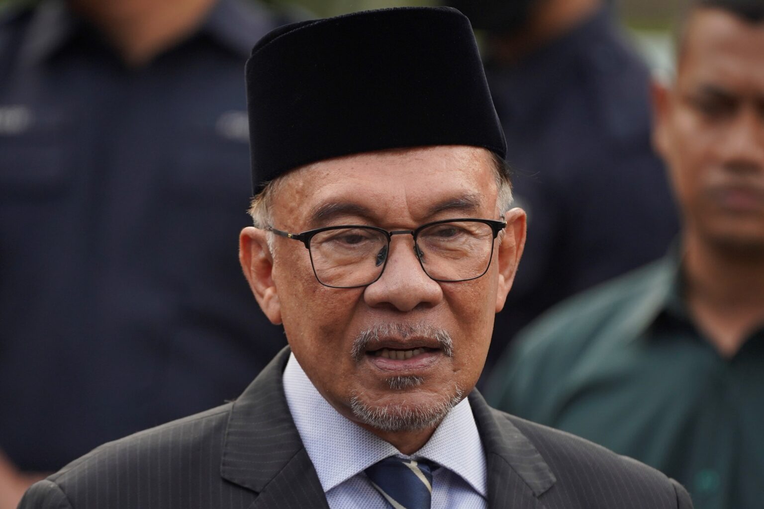 Pertemuan sulung Anwar, Sultan Brunei hari ini