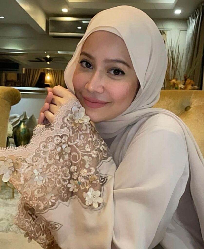 Sudah lengkap vaksinasi, Farah Nabila tetap enggan keluar rumah - Utusan Malaysia