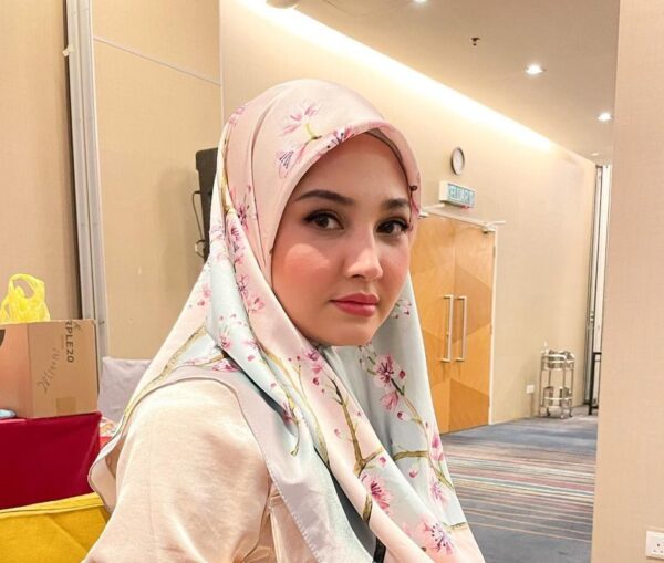Antara saya, Ira Kazar siapa lebih cantik - Fathia - Utusan Malaysia