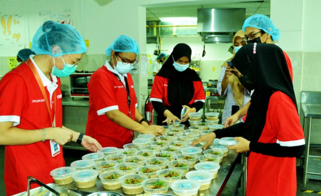 Accelskill Academy edar 350 bubur lambuk - Utusan Malaysia