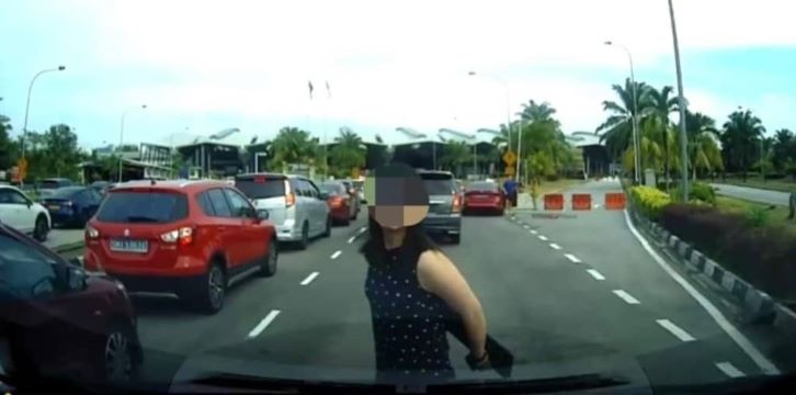 Dua beranak ditahan di CIQ LinKedua