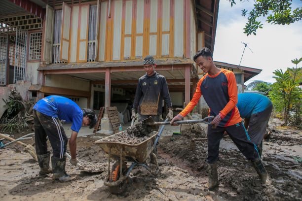 Buat kebajikan biar umpama urip iku urup - Utusan Malaysia Buat kebajikan biar umpama urip iku urup - Utusan Malaysia