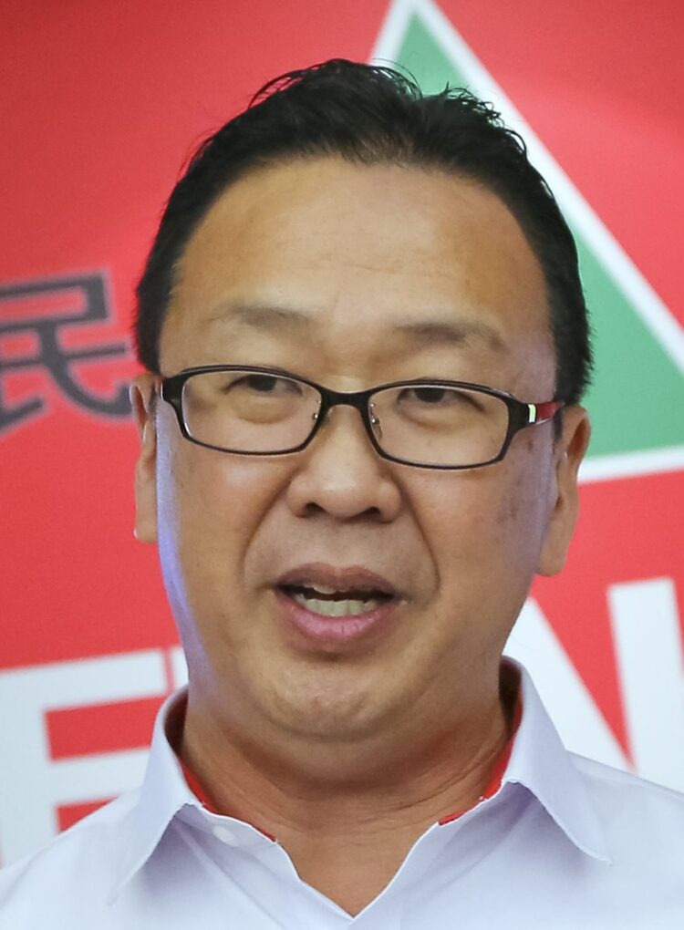 DAP dedah wajah sebenar - Gerakan - Utusan Malaysia