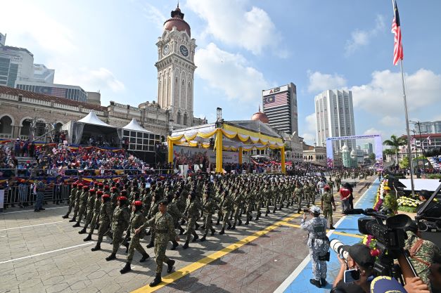 [BERGAMBAR] Sekitar sambutan Hari Kebangsaan ke-65 di Dataran Merdeka ...