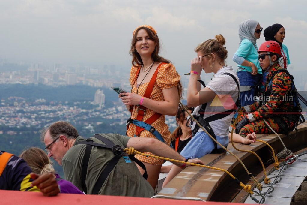 Menara Kuala Lumpur jadi tumpuan penerjun luar negara - Utusan Malaysia