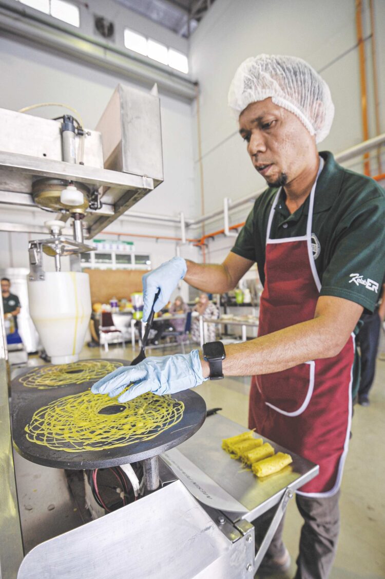 Mesin pembentuk roti jala seragam - Utusan Malaysia