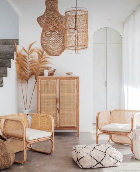 Dekorasi kayu pine cipta efek malar segar