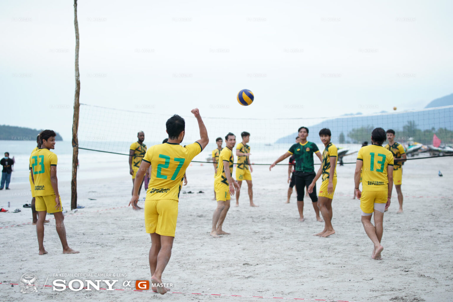 Lang Merah segarkan badan di Langkawi - Utusan Malaysia