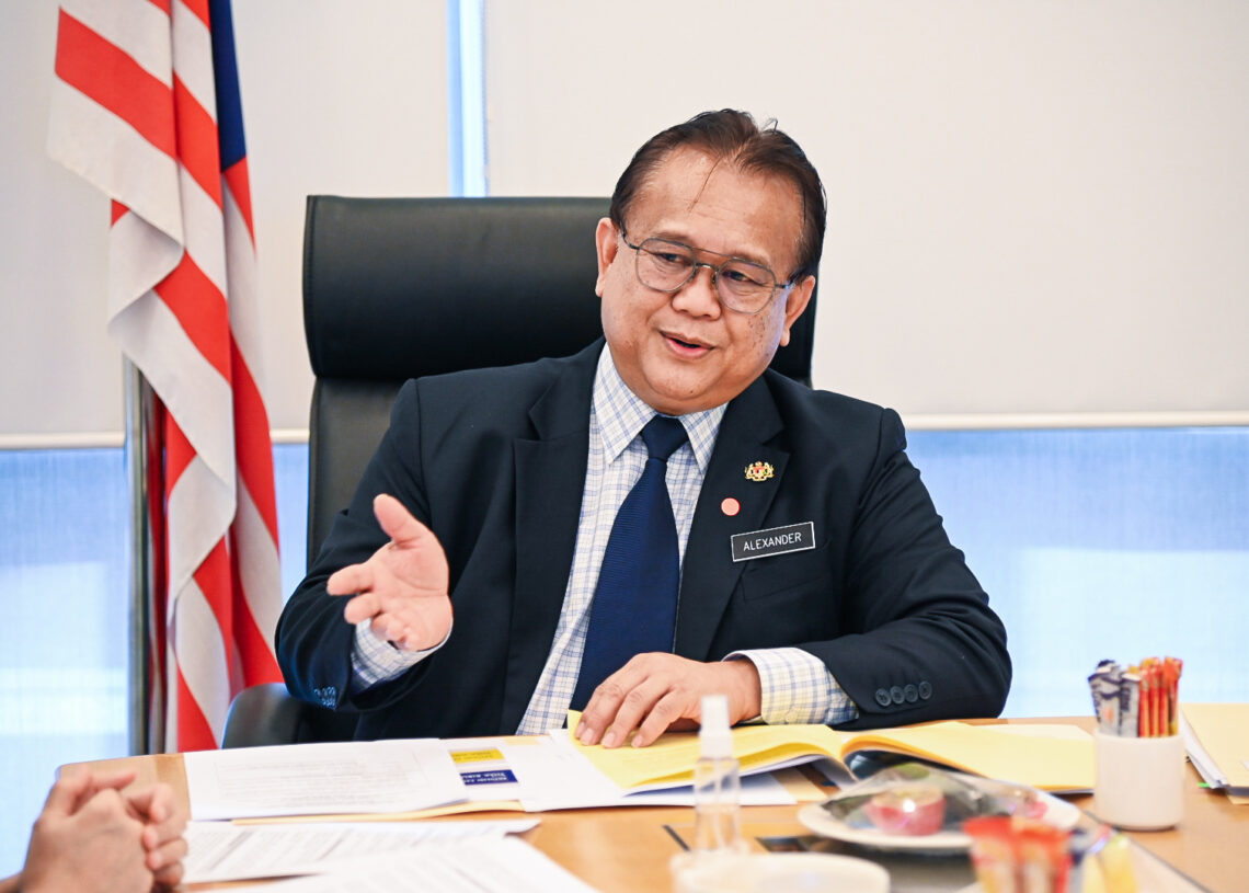 Datuk Seri Alexander Nanta Linggi Archives - Utusan Malaysia