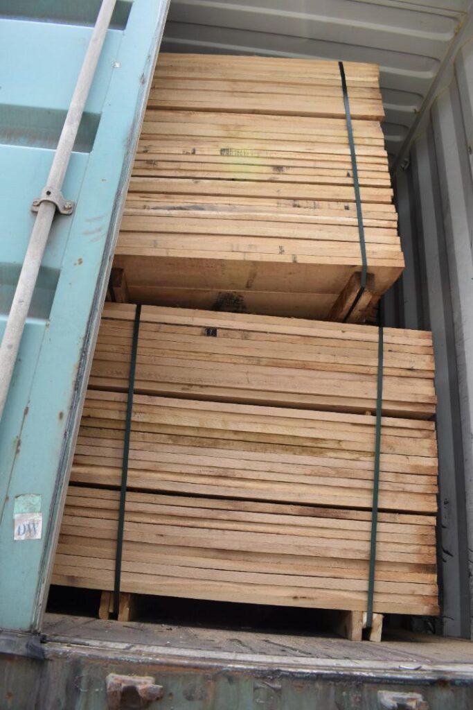 Kayu spesies Swan Timber bernilai setengah juta dirampas - Utusan Malaysia