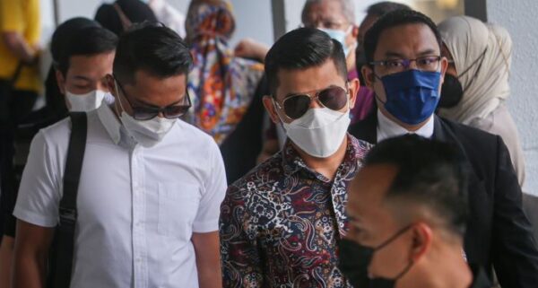 Bekas eksekutif Petronas Carigali didakwa terima rasuah RM6.1j