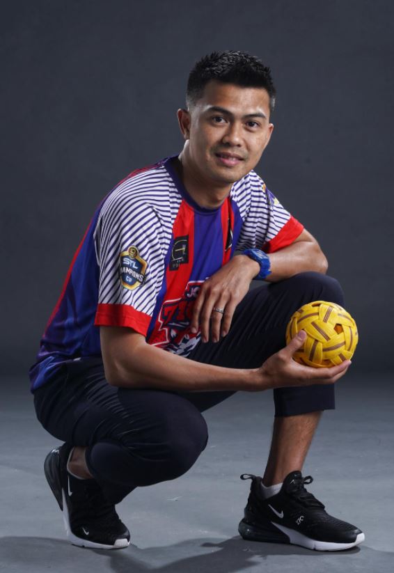 Tiga jejaka ‘hangatkan’ STL - Utusan Malaysia