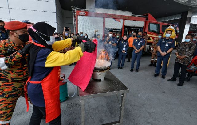 Kesedaran awam meningkat, orang ramai berani padam kebakaran