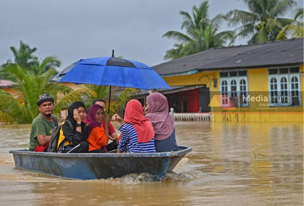 Banjir besar di Kelantan dan Terengganu - Utusan Malaysia