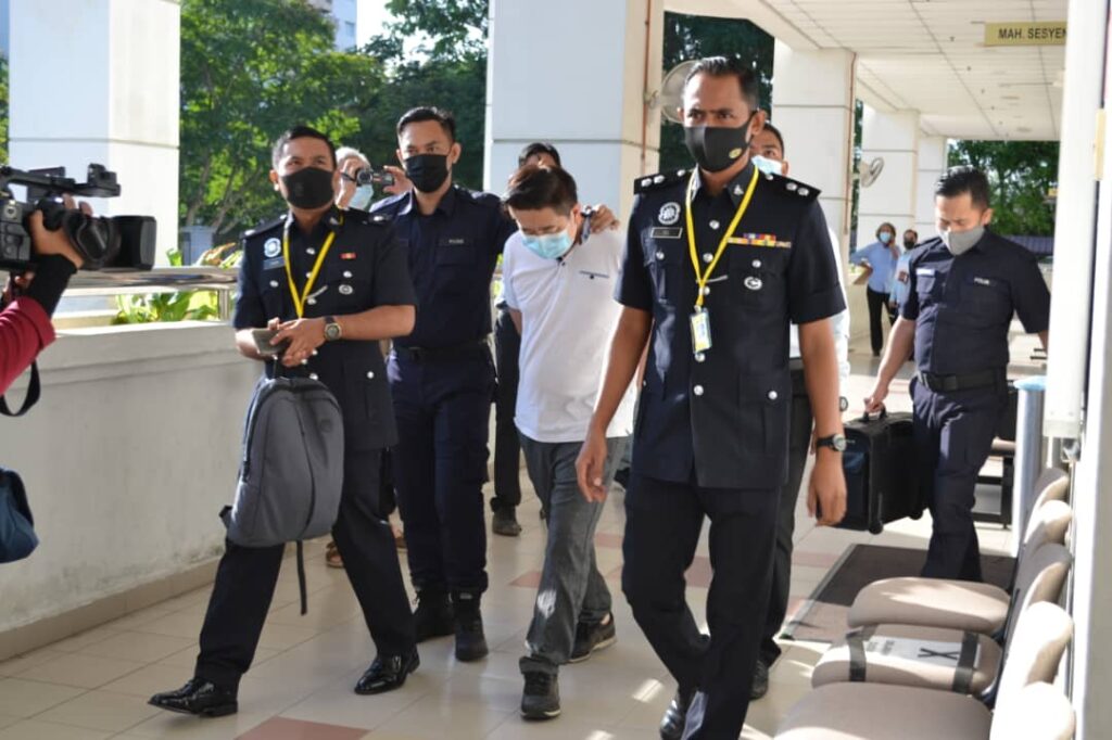 Bekas pengurus didakwa pengubahan wang haram berjumlah RM209,000 - Utusan Malaysia