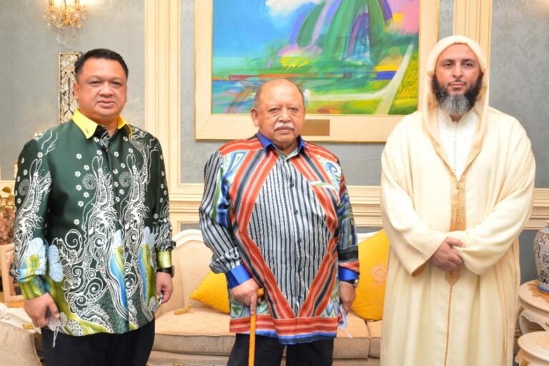 Raja Perlis berkenan terima menghadap tokoh pendakwah terkenal