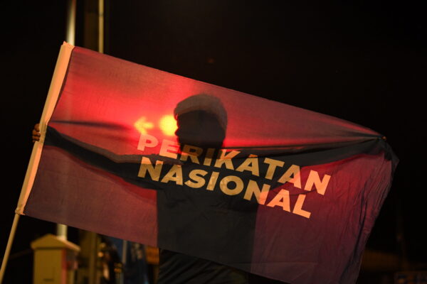 Bendera Parti semakin meriah berkibar - Utusan Malaysia