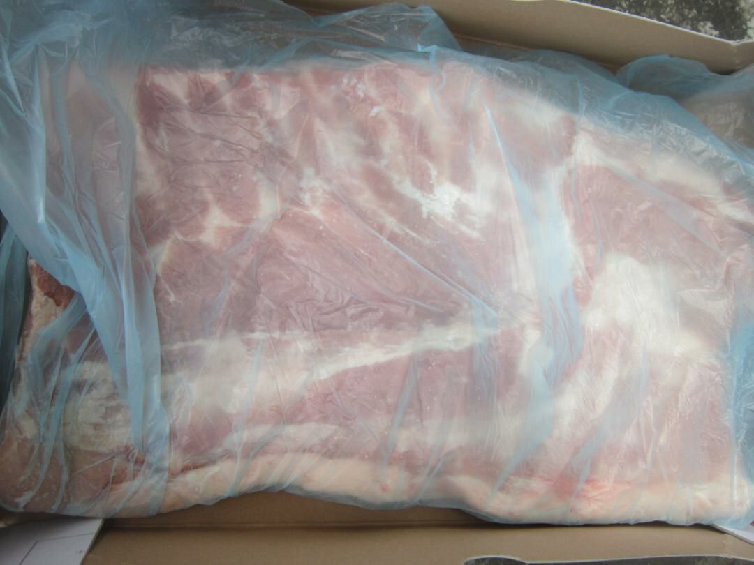 25 tan daging babi sejuk beku dirampas - Utusan Malaysia