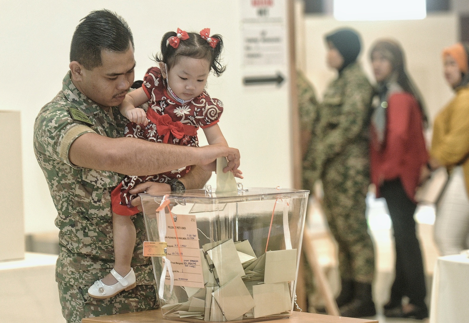 15,048 tentera, pasangan mengundi awal di Negeri Sembilan - Utusan Malaysia