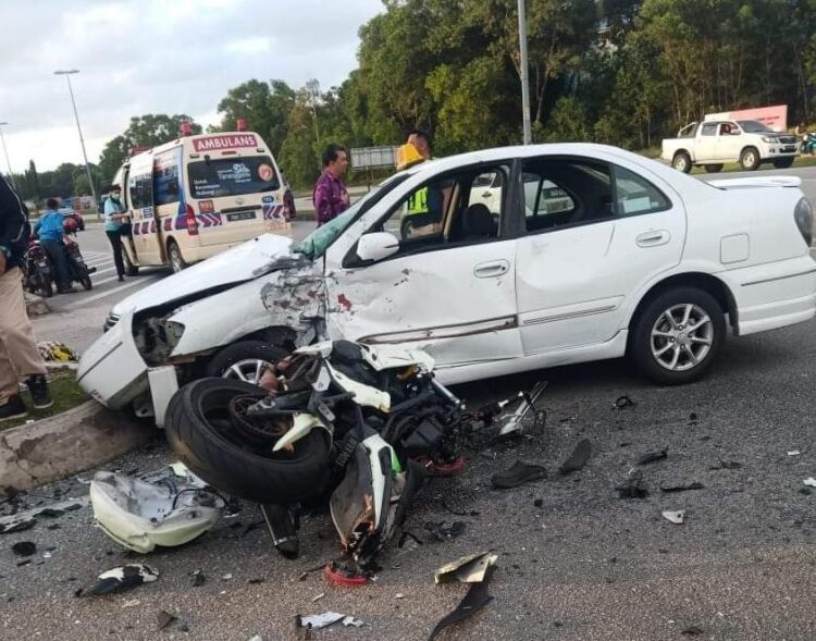 Kakitangan Yayasan Pembangunan Keluarga maut,